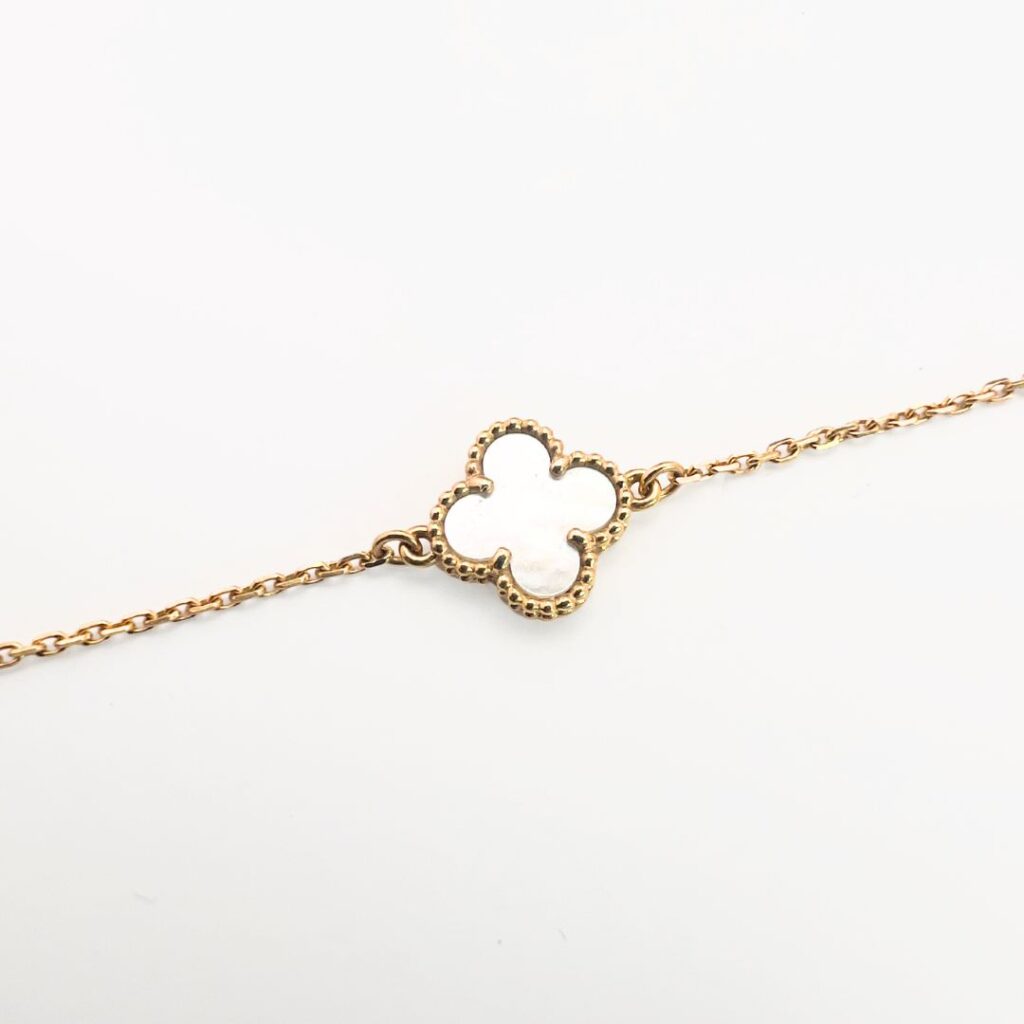 Bijoux Alhambra Van Cleef & Arpels de seconde main